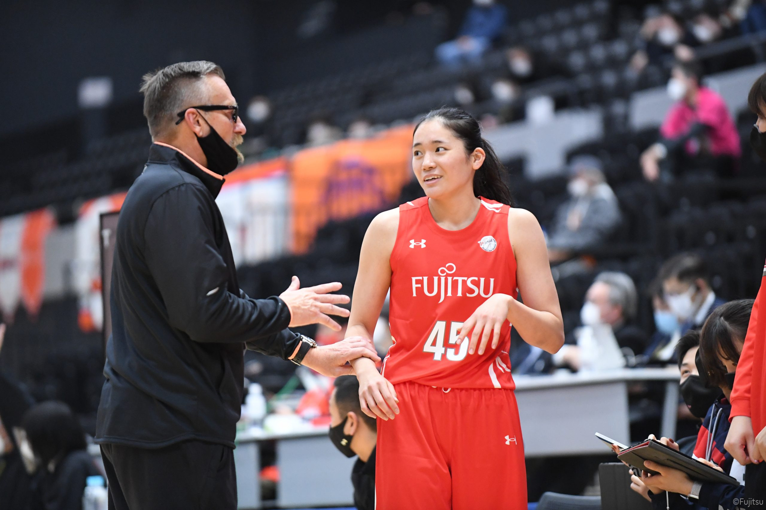 ようこそレッドウェーブへ - レッドウェーブ - Fujitsu Sports : 富士通