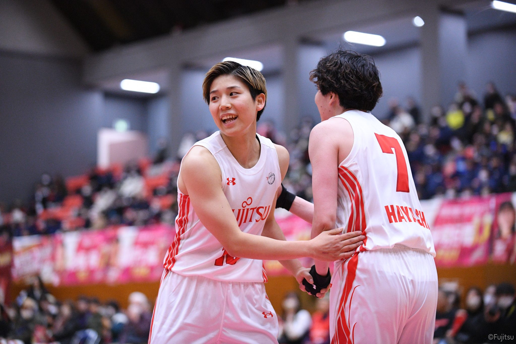 私たちは挑戦し続ける - レッドウェーブ - Fujitsu Sports : 富士通