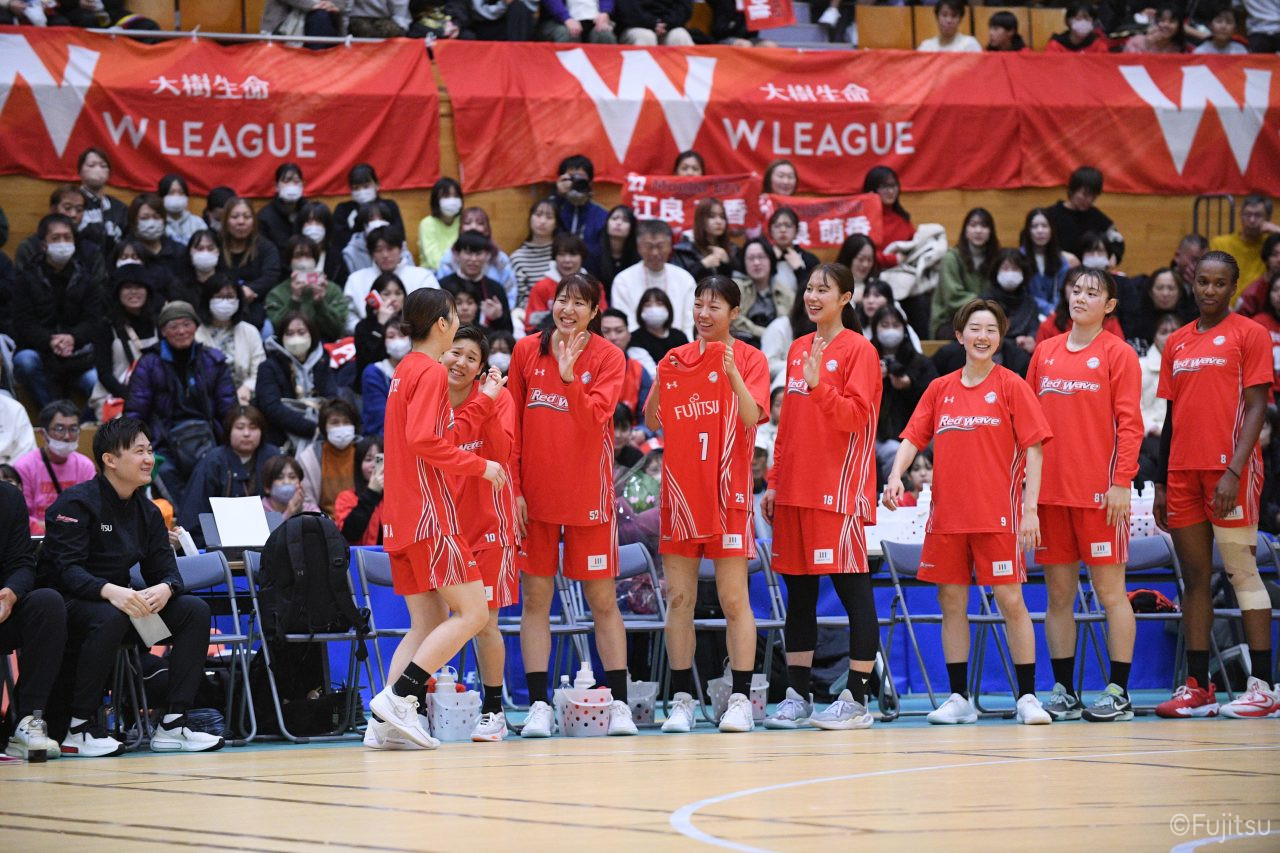 凱旋ゲームを連勝で - レッドウェーブ - Fujitsu Sports : 富士通