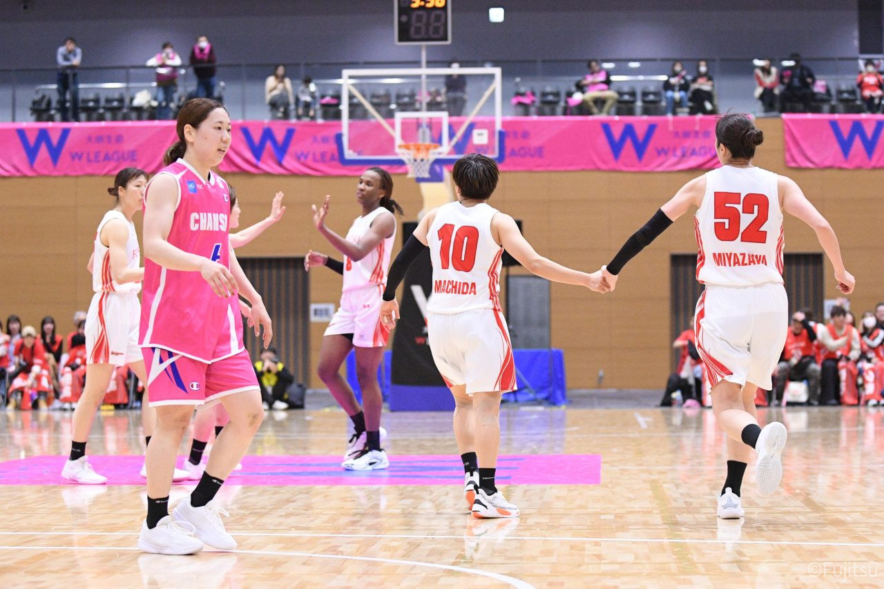 もう少しだけ……でも負けないレッドウェーブ - レッドウェーブ - Fujitsu Sports : 富士通