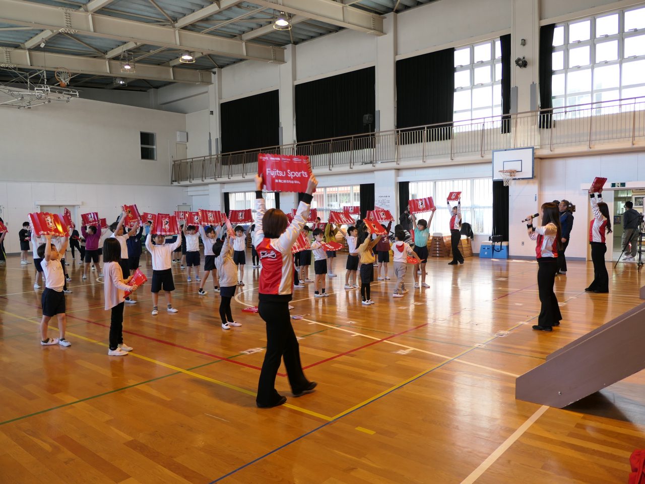 富士通チアリーダー部 フロンティアレッツ - Fujitsu Sports - 富士通スポーツの活動 : 富士通